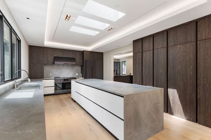 Add Some Functionality To Your Open Kitchen With These Cabinet Ideas ...