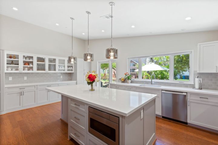 Top 5 Benefits of Choosing a Custom Cabinet Maker in Palo Alto